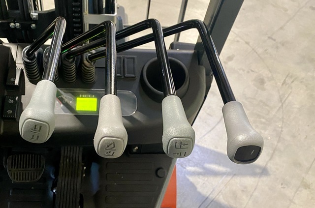 Heli CPCD18 H3 SERIES 4WheelForklift Neustapler kaufen in Österreich ...