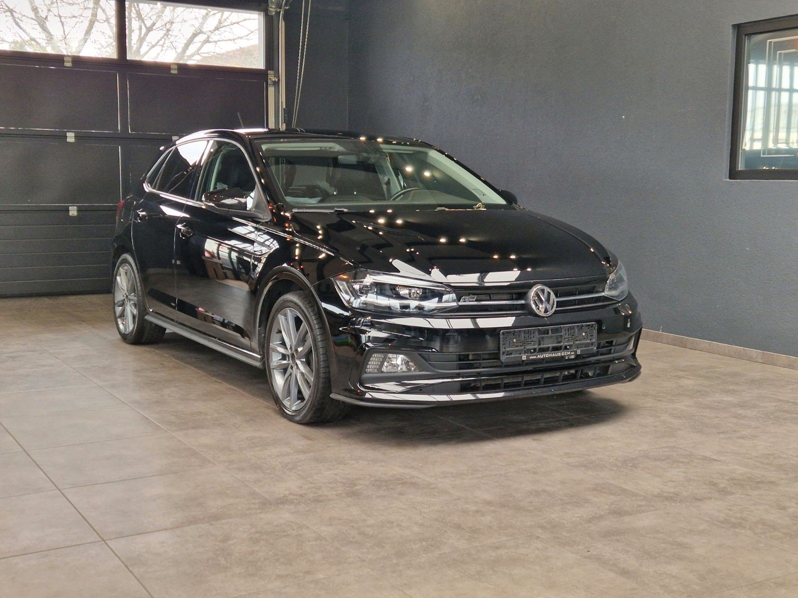 Volkswagen Polo VI Highline*R-LINE*8-FACH*PDC*NAVI*SHZ* gebraucht ...