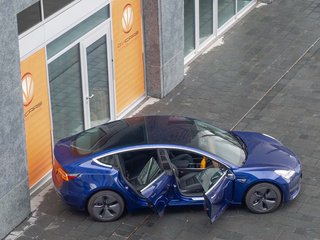 Model 3 used car store